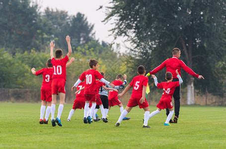 在体育场打足球比赛高清图片下载 正版图片504967144 摄图网