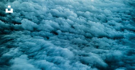 비행기 창문에서 구름 풍경 사진 Unsplash의 무료 하늘 이미지