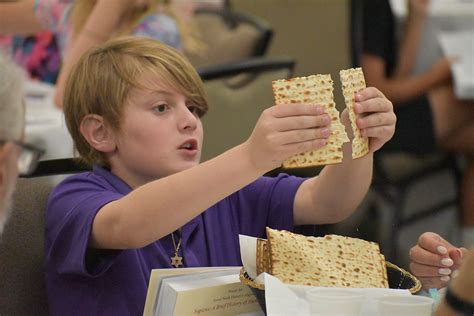 Families Celebrate Passover At Temple Emanu El Feast Your Observer