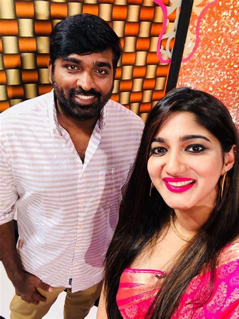 Chennai Times Check Out Who Divya Vj Caught Up With Vijay Sethupathi😍