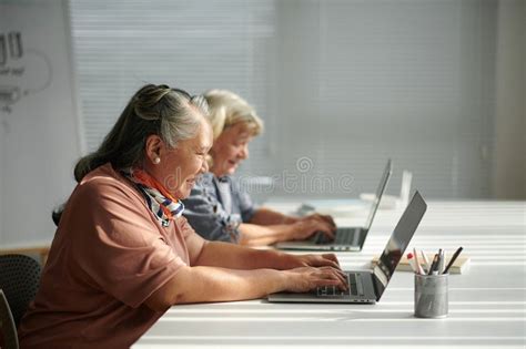 Computer Class For Beginners Stock Image Image Of Senior