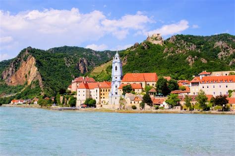 Vale Do Wachau Com A Vila De Dürnstein E O Rio Danúbio Áustria Foto De