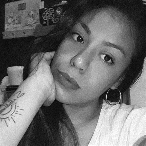 Madelein Madeleinbareiro • Threads Say More