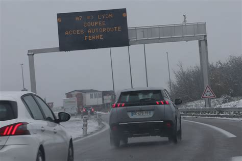Météo Chutes De Neige Dans La Drôme Lautoroute A7 Coupée Pendant 4