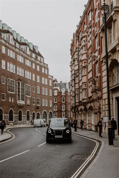 거리 사진 건물 검은 차 고전 건축 구불구불한 거리 낮 대도시 도로 도시 건축 도시 경관 도시 산책 도시 전경 도시 풍경 도시의 도시의 삶 런던