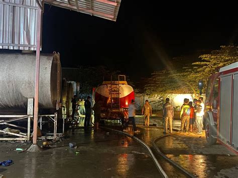 សូមប្រុងប្រយ័ត្នខ្ពស់ កំពុងបង្ហូរសាំងចូលស៊ីទែនក្នុងការាសស្រាប់តែឆាបឆេះរថយន្ត សារព័ត៌មាន នគរវត្ត