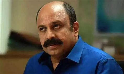 നടൻ സിദ്ദീഖിനായി ലുക്ക്ഔട്ട് നോട്ടീസ് എല്ലാ സ്‌റ്റേഷനുകളിലും പതിക്കാ