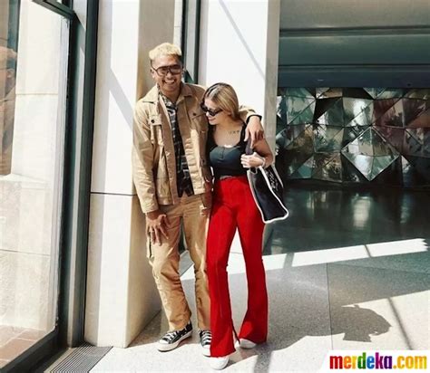 Foto Cantik And Bertato Intip 6 Pesona Kartika Istri Uus Liburan Di