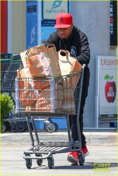 Kylie Jenner And Boyfriend Tyga Shop The Supermarket Together Photo