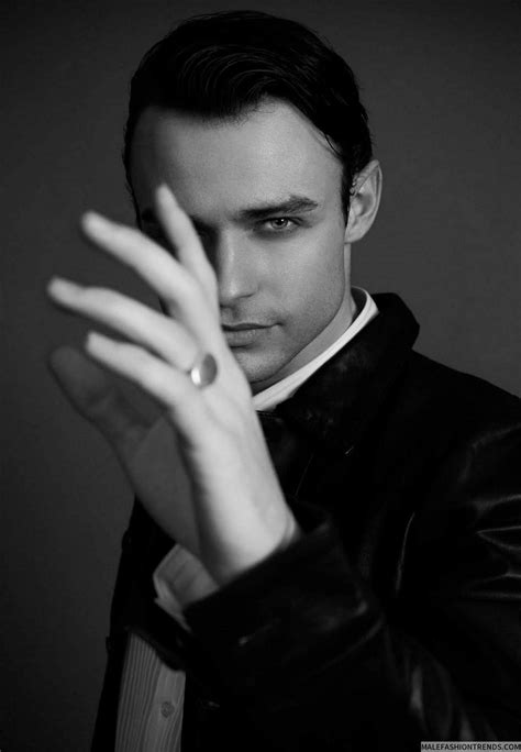 Thomas Doherty Para Bello Magazine En Fotos De Brett Erickson Artofit