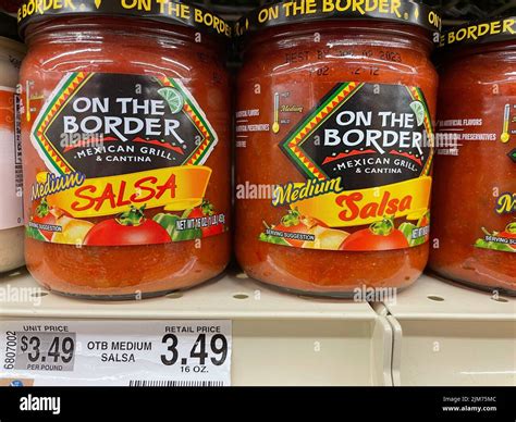 Grovetown Ga Usa 05 03 22 Retail Store Chip Dip South Of The Border Salsa And Price Tag