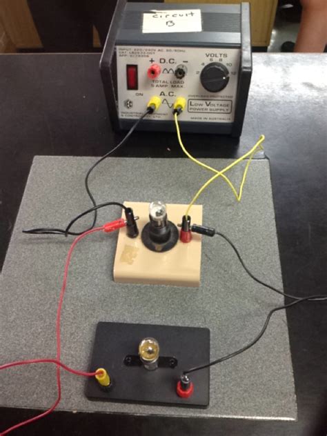 Series And Parallel Circuits Danielle Hurley Science Page