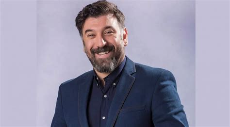 تصویری دیده نشده از علی انصاریان در پشت صحنه یک فیلم؛ چهره زخمی آقای