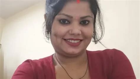 とてもかわいいインドの主婦と夫がセックスを楽しむ Xhamster