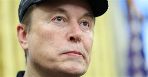 트럼프 옆에 선 머스크 백악관 집무실서 “관료주의는 민주주의 아냐”