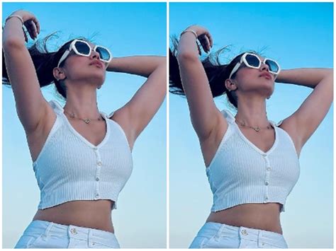 എനതര ഹടട ബകകന ചതരങങളമയ റയ ലകഷമ Screenima