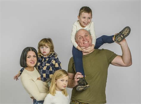 Gluzunovu ģimene Pārtrauc Dalību šovā Ģimene Burkā”