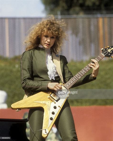 Nancy Wilson Performing With Heart At The Oakland Coliseum Stadium On