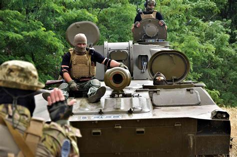 Танки БМП та САУ Морпіхи знищили 10 одиниць ворожої техніки ВІДЕО