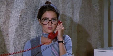 Lynda Carter Glasses Wonder Woman Actress Lynda Carter Is A Sunscreen