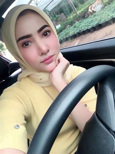 Awek Tudung Dalam Kereta Suzi Boyce