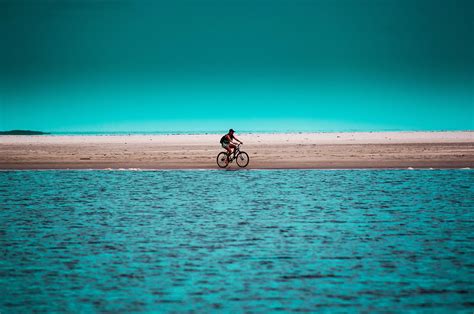 300 Free Meninas Nuasmulher Nua Na Praia And Praia Photos Pixabay