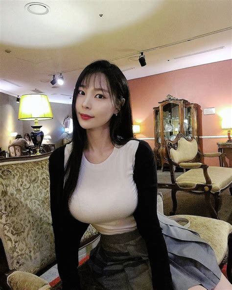 Tight And Busty Scrolller