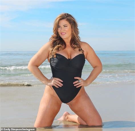 Rhoc Star Emily Simpson 44 Models A Polka Dot Swimsuit Daily Mail