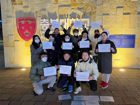 ФОТО Солонгос дахь монгол залуус иргэдийн жагсаалын дэмжиж