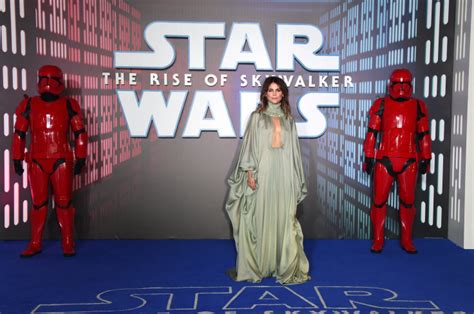 Zorii Blisss Star Wars Costume Has A Purpose Keri Russell Confirms