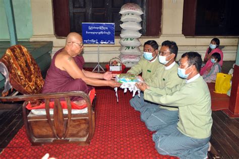 ချောင်းဆုံ၌ ပြည်ထဲရေးဝန်ကြီးဌာန မိသားစုများက ဆွမ်းဆန်တော်လှူဒါန်း Information And Public