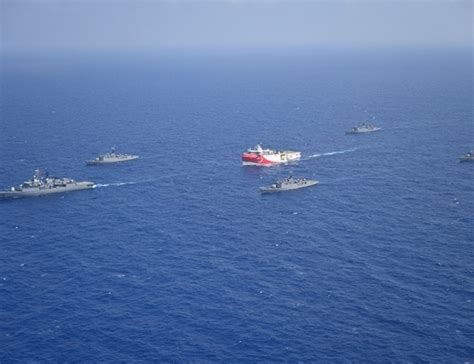 Гръцки и турски военни кораби са участвали в сблъсък в Средиземно море