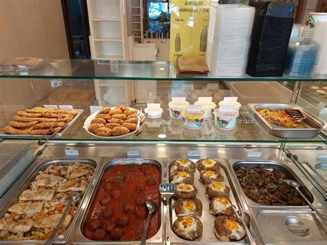 Кулинарна Къща Зад Ъгъла Супа телешки гулаш Гъбена крем супа с пармезан Салата Ферара