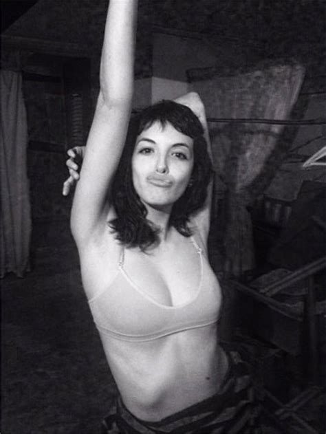 Las Fotos M S Sensuales De Justina Bustos La Revelaci N De Las Estrellas Infobae