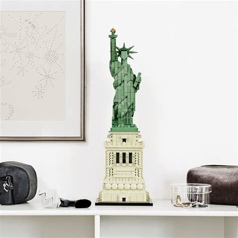 LEGO 21042 Statue of Liberty | 5702016111859 | BRICKshop - LEGO en ...