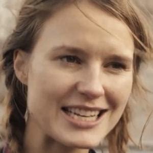 Amanda Collin Age Family Bio Famous Birthdays