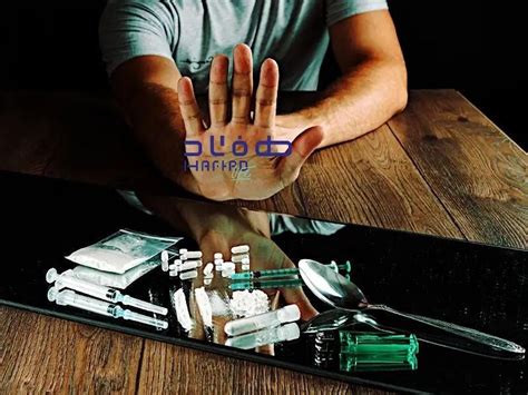 اعتیاد چیست و چرا افراد معتاد می شوند؟ انواع و درمان آن