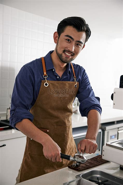 남성 바리 스타 프레스 금형 사진 무료 다운로드 Lovepik