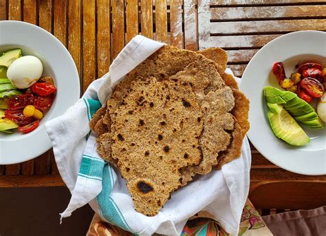 Happy Surprise Wholemeal Flatbreads Saucy Dressings