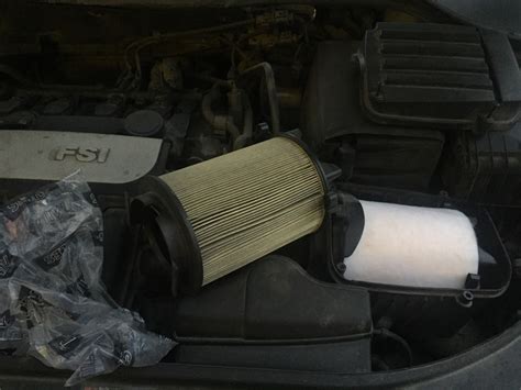 Замена воздушного фильтра — Volkswagen Passat B6, 2 л, 2007 года ...