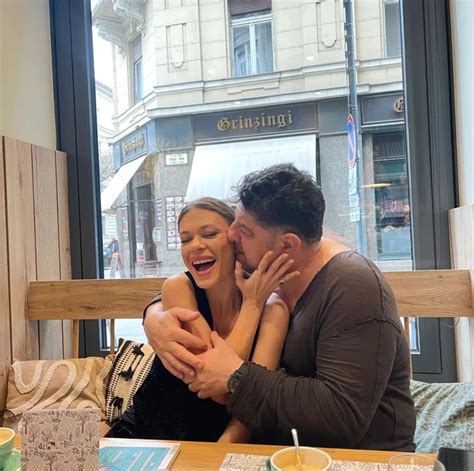 Tavi Colen și A Surprins Iubita Pe Emma De La Zu Topless ”sirena Care Chiar Cântă Frumos”