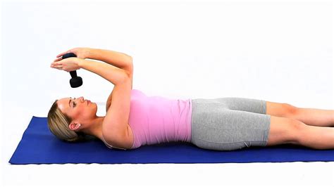 How To Do A Lying Triceps Curl Youtube