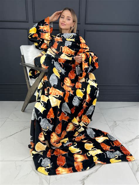 Купить черный плед с рукавами из велсофта в Москве по низкой цене