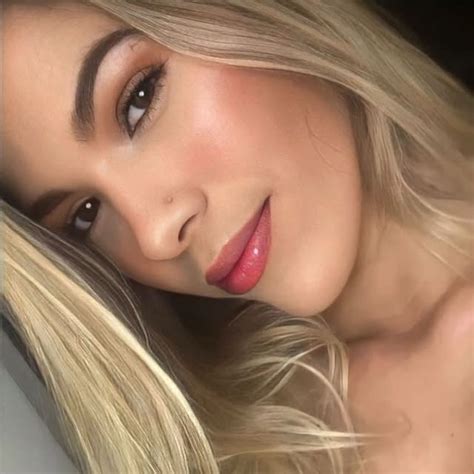 Ariadni Loira Threads Say More