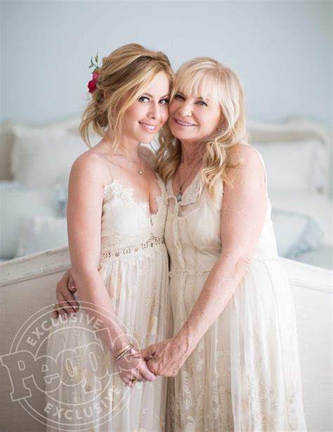 See Tara Lipinskis Exclusive Wedding Pics