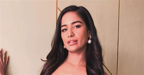 Actress And Model Poonam Pandey Dies Suddenly Of Cancer Age 32 Shocking