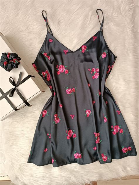 پیراهن ساتن Lx گل سرخ تولیدی دوخت لند