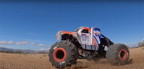 Tiny Monster Truck Performs Wicked Tricks Costs 650 Autoevolution