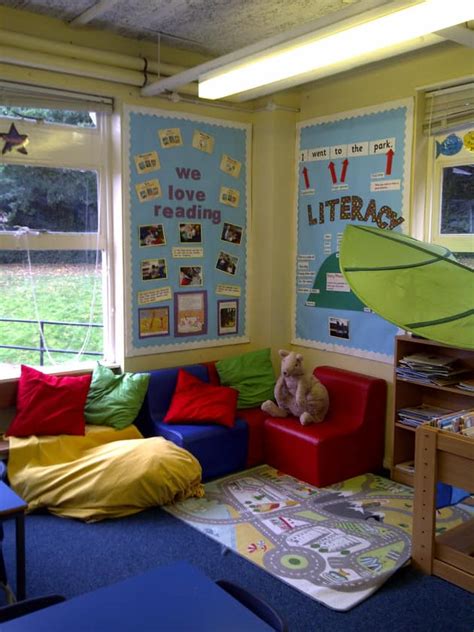 We love Reading Display, classroom display, reading, book corner
