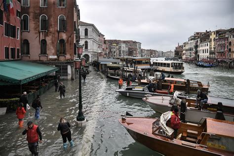 Photos Show Venice Underwater After Highest Tide In 50 Years Mashable
